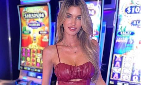 Hayley Maxfield Biodata Profil Fakta Umur Agama Pacar