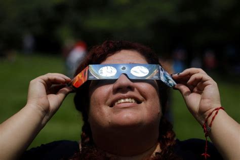 How To Tell If You Damaged Your Eyes From Watching The Eclipse