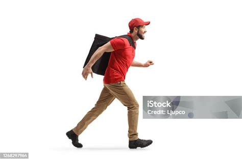 그의 등에 가방을 들고 달리는 음식 배달 남자의 전체 길이 프로필 샷 배달부에 대한 스톡 사진 및 기타 이미지 배달부 달리기 배달 Istock