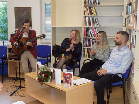 Književni Klub Jovan Dučić Doboj Пјесма Стевана Раичковића Разговор с иловачом подјељена је на