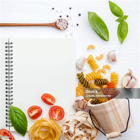 이탈리아 음식 개념 및 메뉴 디자인 다양한 파스타 팔꿈치 고급 요리에 대한 스톡 사진 및 기타 이미지 고급 요리 날것 노랑 Istock