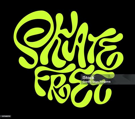 스케이트는 무료입니다 타이포그래피는 장난스럽고 유려한 레터링 스타일이 특징이며 자유로움과 에너지를 불러일으킵니다 전체적인 분위기는 활동적인 라이프스타일을 전달합니다 검은