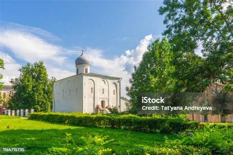 러시아 벨리키 노브고로드의 야로슬라프 법원에서 마트 또는 우스펜스카야에 대한 가정 교회 고대 러시아 건축의 기념물입니다 유네스코 세계 문화 유산 0명에 대한 스톡 사진 및