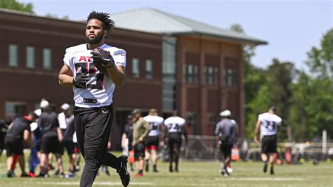 Falcons Move Avery Williams To New Position