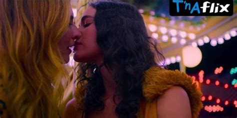Fernanda Paes Leme Lesbian Scene In Bia And Victor Love Of My Life