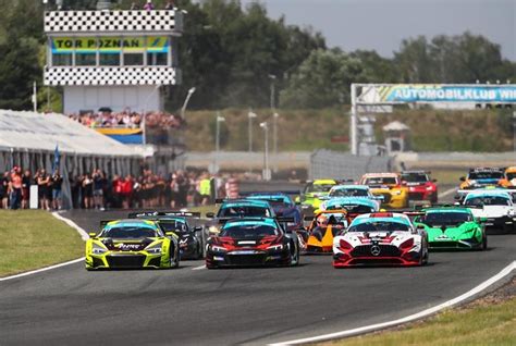 Wyścigi Samochodowe Ruszyły Na Pierwszy „ogień” Tor W Poznaniu Motosportpzmpl