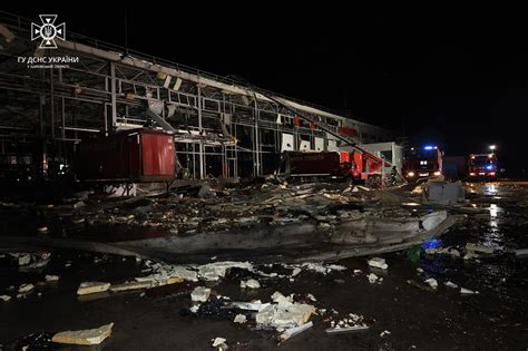 Росіяни вдарили ракетою по “Новій пошті” на Харківщині загинули люди ФОТО Sd Ua