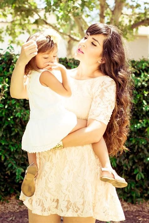 Pin By On Mother Daughter Mother Daughter Poses Mother