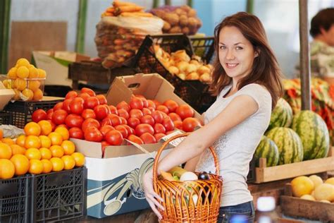 Market in Spanish | English to Spanish Translation - SpanishDictionary.com