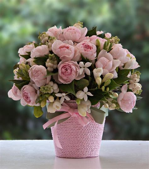 Pink Arrangement With David Austin Roses And Freesias Bellos Arreglos