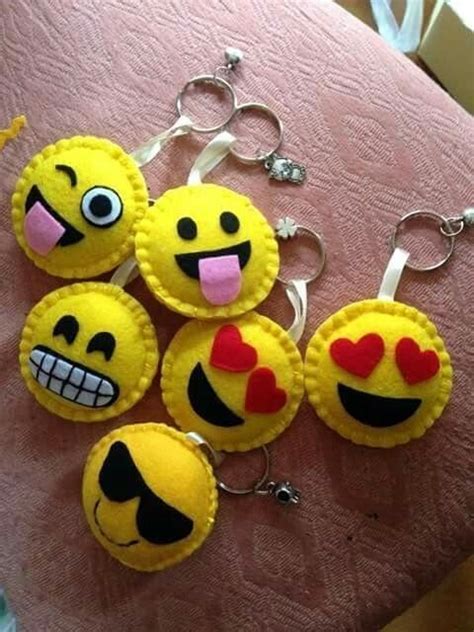 Key Chains To Make And Sell Things Made From Felt Felt Key Chains To