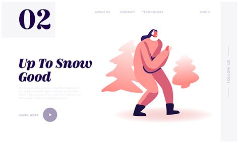 스노우 볼 파이팅 웹 사이트 방문 페이지 따뜻한 옷을 입고 있는 젊은 쾌활한 여성 야외에서 활동하는 웹 페이지 배너를 손에 들고 눈덩어리를 들고 있는 귀덮개 만화 플랫 벡터