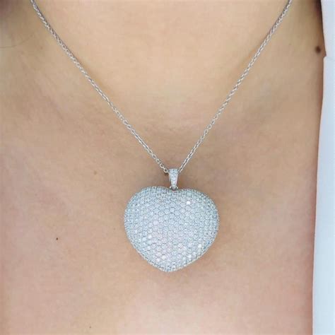 18k White Gold Diamond Heart Pendant 840ct Round Diamonds Vs2 F G