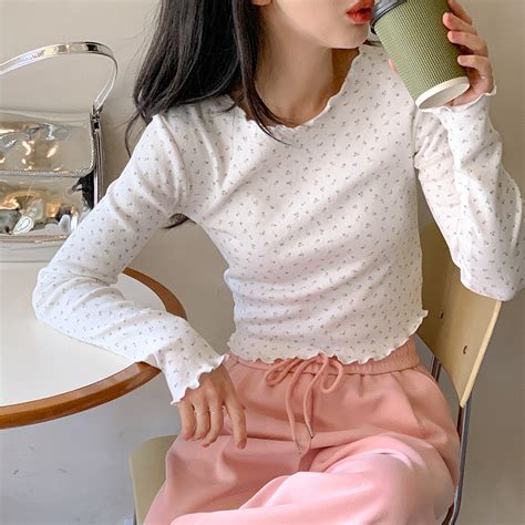 아더먼데이 잔꽃물결 꽃밭 날라리 긴팔티셔츠 꽃패턴 플라워 여자포인트티 봄신상 하객룩 소개팅룩 꽃프린팅