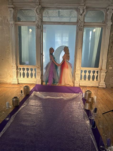 Foto Viendzimuma Pāris Sendija Un Danute Krāšņā Ceremonijā Mijušas