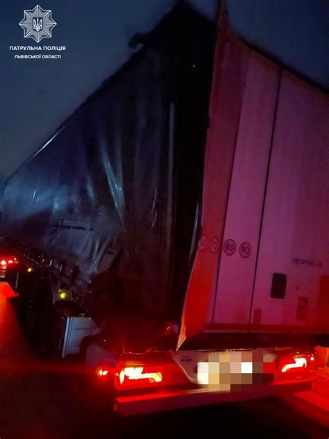 На Львівщині зіткнулися дві фури фото Новини Львівської області — Lviv Media