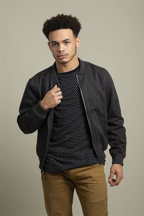 Justin J New View Modeling