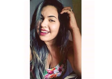Daniele Morena Mineira Caiu Na Net Em Vídeo Pagando Boquete Kabine