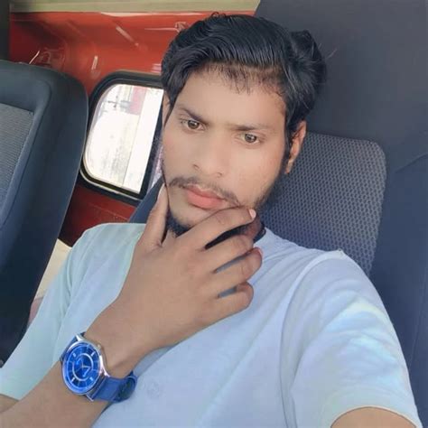 तेरी मोहब्बत की तलब थी इसलिए हाथ फैला दिया हमने वरना हम तो अपनी जिंदगी