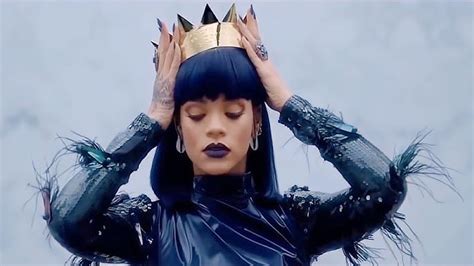 Nicki Minaj Og Rihanna Kysser