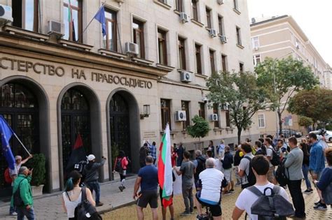 Протестиращи нахлуха в Министерството на правосъдието