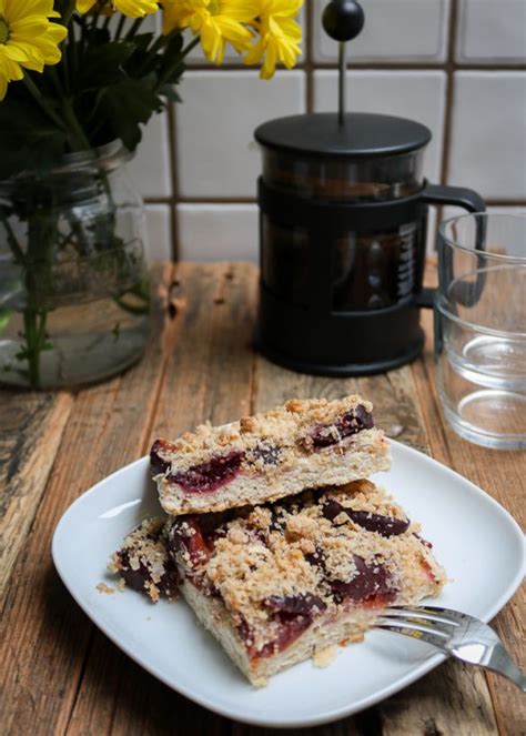 Веган сладкиш със сини сливи I