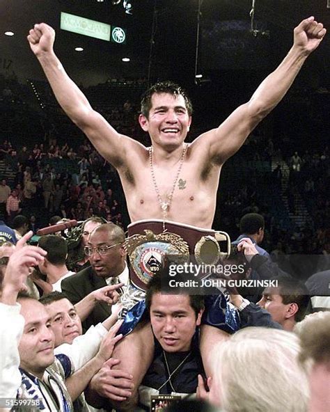 Box Marco Antonio Barrera Photos And Premium High Res Pictures Getty