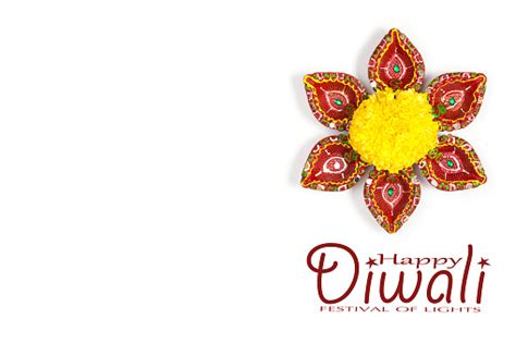 해피 디왈리 디파발리 빛 축제 축제 동안 점토 디야 램프 조명 흰색 배경에 다채로운 전통적인 오일 램프 Diya 텍스트의 공간을 복사합니다 0명에 대한 스톡 사진 및 기타