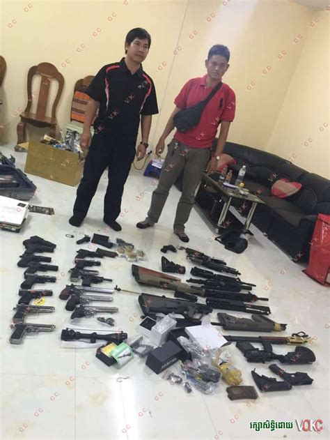 កម្លាំងអាវុធ‌ហត្ថ‌ប៉ោយ‌ប៉ែត ឃាត់ខ្លួនជនជាតិវៀតណាមចំនួន ពីរនាក់ដែលឆែកឆេររកឃើញ អាវុធឆ្លងដែន