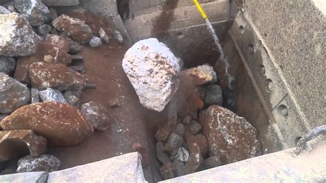 건설폐기물 폐콘크리트 파쇄 피더 및 죠 Youtube