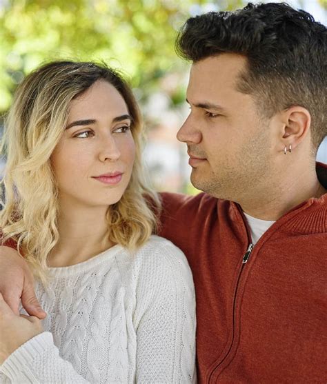 How Secure People Handle 3 Common Jealous Questions From Insecure