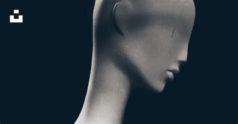 검은 배경의 흰색 마네킹 사진 Unsplash의 무료 마네킹 이미지