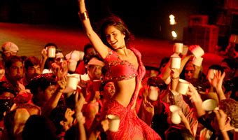 Katrinas Sheila Ki Jawani Brings Crowds To Tmk Nowrunning