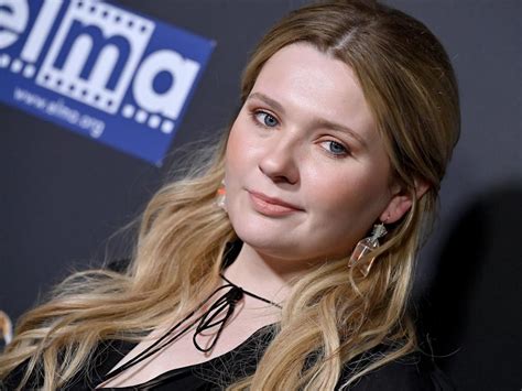 Abigail Breslin Didnt Want To Be Alone With Aaron Eckhart On Set Due