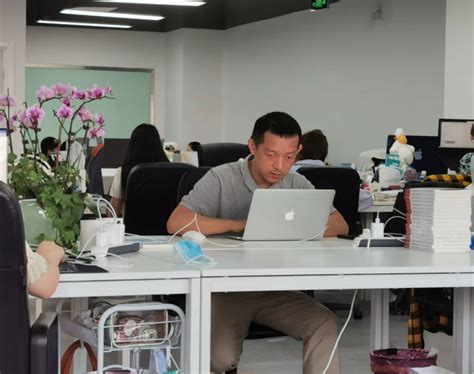 北大數學天才柳智宇還俗：主動要求降薪至2萬，不打算買房買車也不準備生孩子 夏小強世界