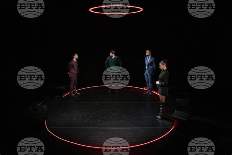 Нов театрален спектакъл представя картина на деструктивните човешки взаимоотношения Утро