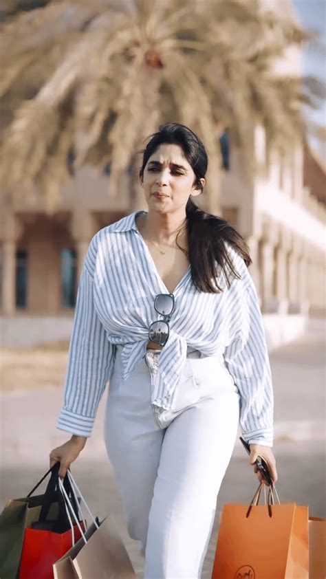 Nyla Usha R Malluhorny