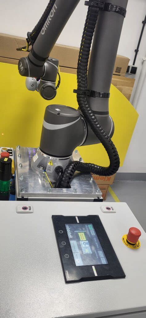 See How The Cooperating Robot Cobot Is Replacing An Operator In The Process Of A Bus Sheathing