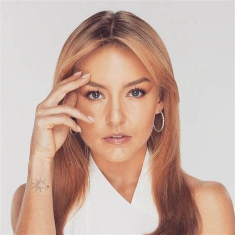 Pareja De Ancianos Conmueve Al Ofrecer Todo Lo Que Tienen Para