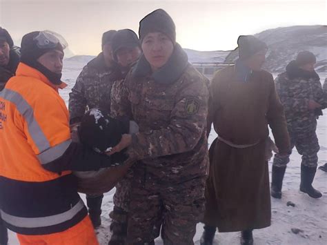 Цасан шуурганд төөрч алга болсон иргэнийг хилчид олж амь насыг нь аварчээ Isee Mn