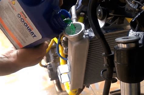 Kenali Penyebab Lampu Indikator Suhu Mesin Motor Menyala