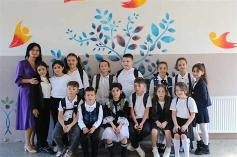 სენაკის N1 საჯარო სკოლაში დაბრუნებულ მეოთხეკლასელებს დამრიგებელმა განსაკუთრებული დახვედრა მოუწყო