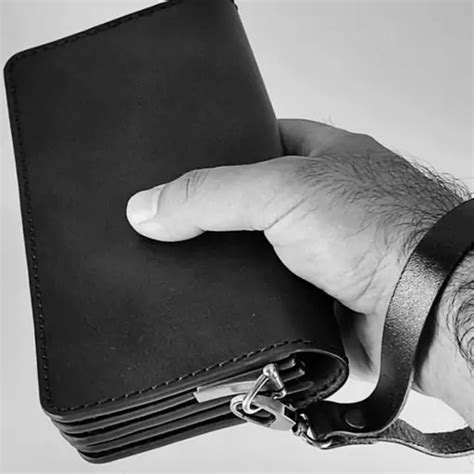 خرید و قیمت کیف دستی مردانه از غرفه چرم دستدوز دیانا