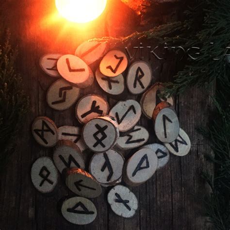 Wikinger Runen Set von 24 Ältere Futhark Runen brennen von Etsy