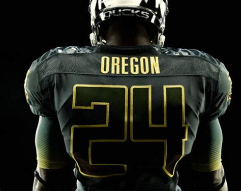Photos Oregon Ducks Unveils Their New Nike Uniforms For The Rose Bowl