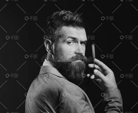 刀片高清图片 男人和长的胡须保存刀片为剃刀 理发店广告 男人和长的胡须保存刀片为剃刀 理发店广告图片免费下载 5157652970 千图网pro