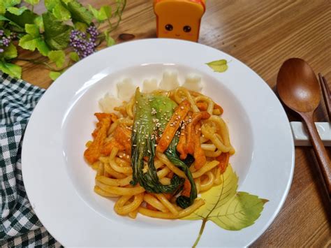 씹는 재미가 있는 매운볶음우동 만드는법