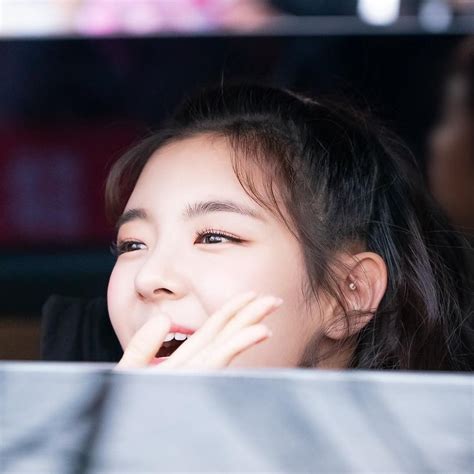 Pin By Hasan On Itzy Itzy Lia Kpop Wallpaper