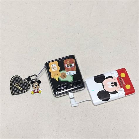 블링201 On Instagram 역시 맘이드는거로 해야 변덕이없어😆 아직 폰꾸미는거는 초보지만 하나씩 꾸며져 갈때마다 너무 이쁨ㅋㅋㅋㅋ 갤럭시z플립 미키