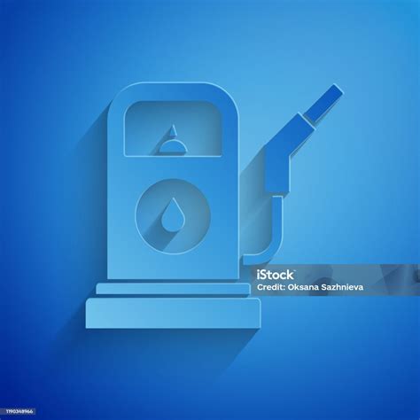 종이 는 파란색 배경에 격리 가솔린 또는 주유소 아이콘을 잘라 자동차 연료 기호입니다 가솔린 펌프 종이 아트 스타일입니다 벡터